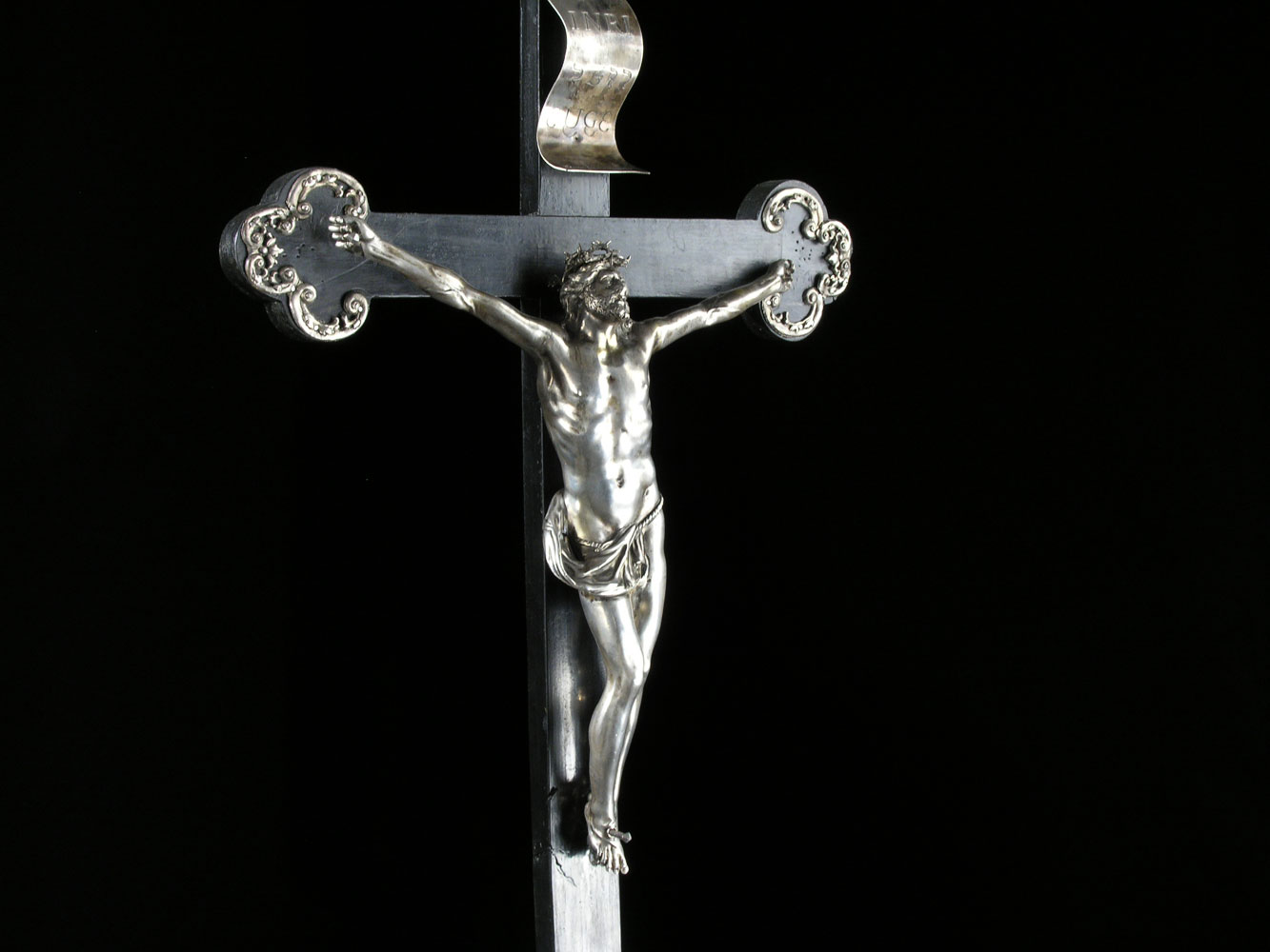 Großes Cruzifix mit Silber-Corpus Christi - Hampel Kunstauktionen