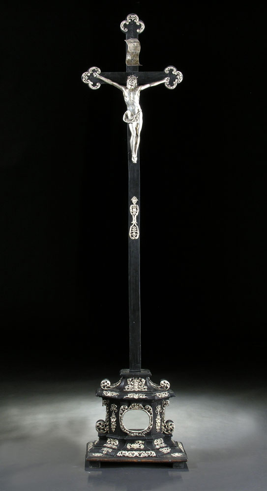 Großes Cruzifix mit Silber-Corpus Christi - Hampel Kunstauktionen