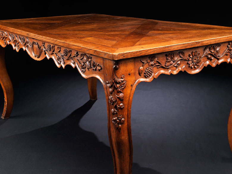 Französischer Louis XV-Tisch - Hampel Kunstauktionen